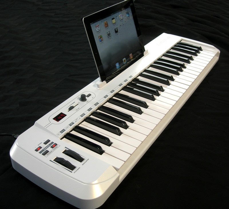 میدی کنترلر SAMSON Carbon 49 - ایران لوپ